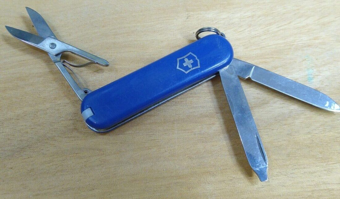 Victorinox Officer Suisse Small 3 blade Pocket Knife with small ...