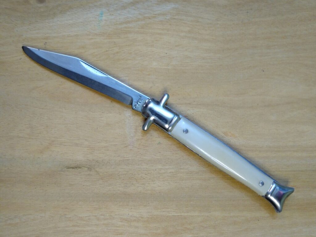 Vintage ‘The Ideal’ Fishtail Single Blade Pocket Knife w/ White Handle ...